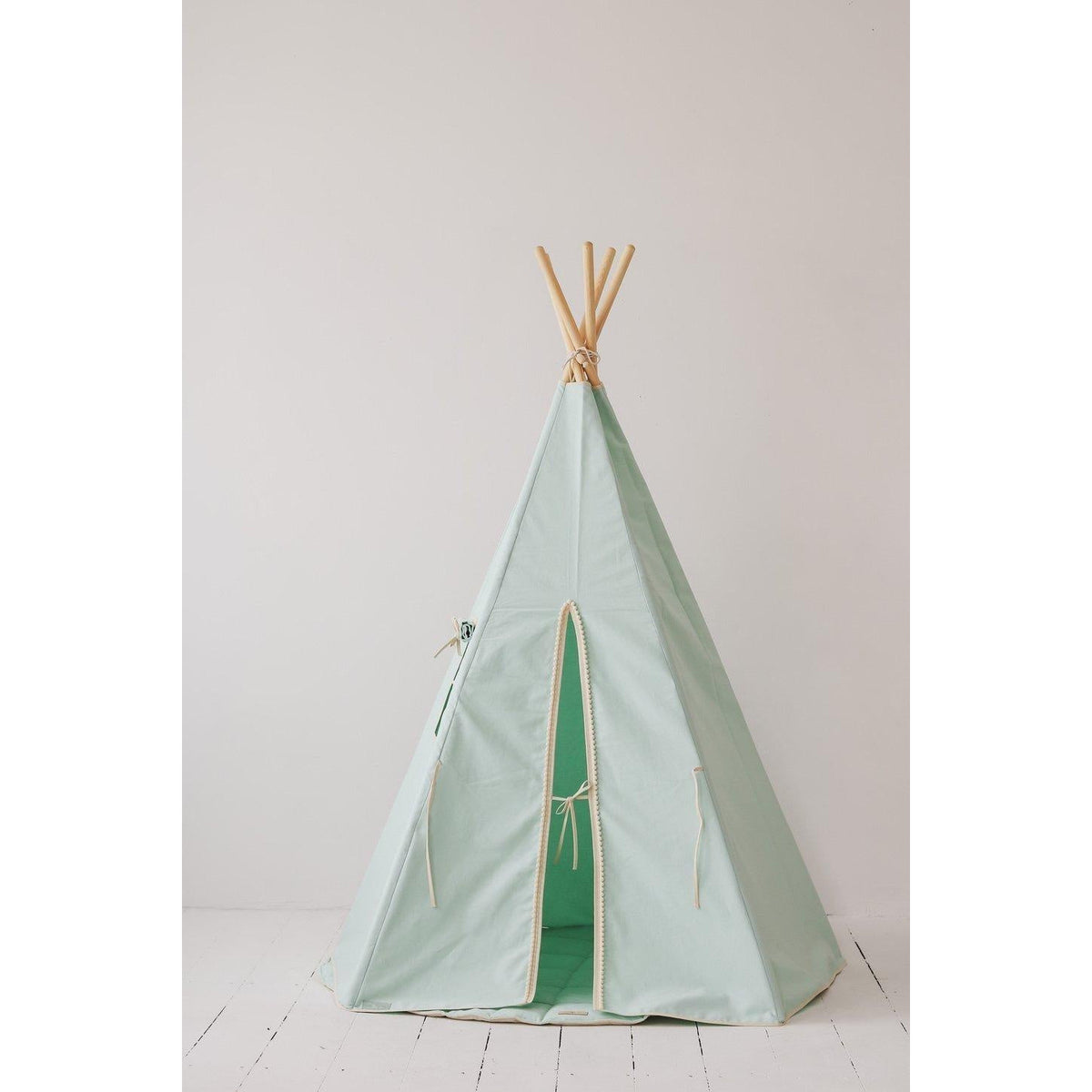“Mint Fog” Teepee Tent with Pompoms – Cozy Nursery